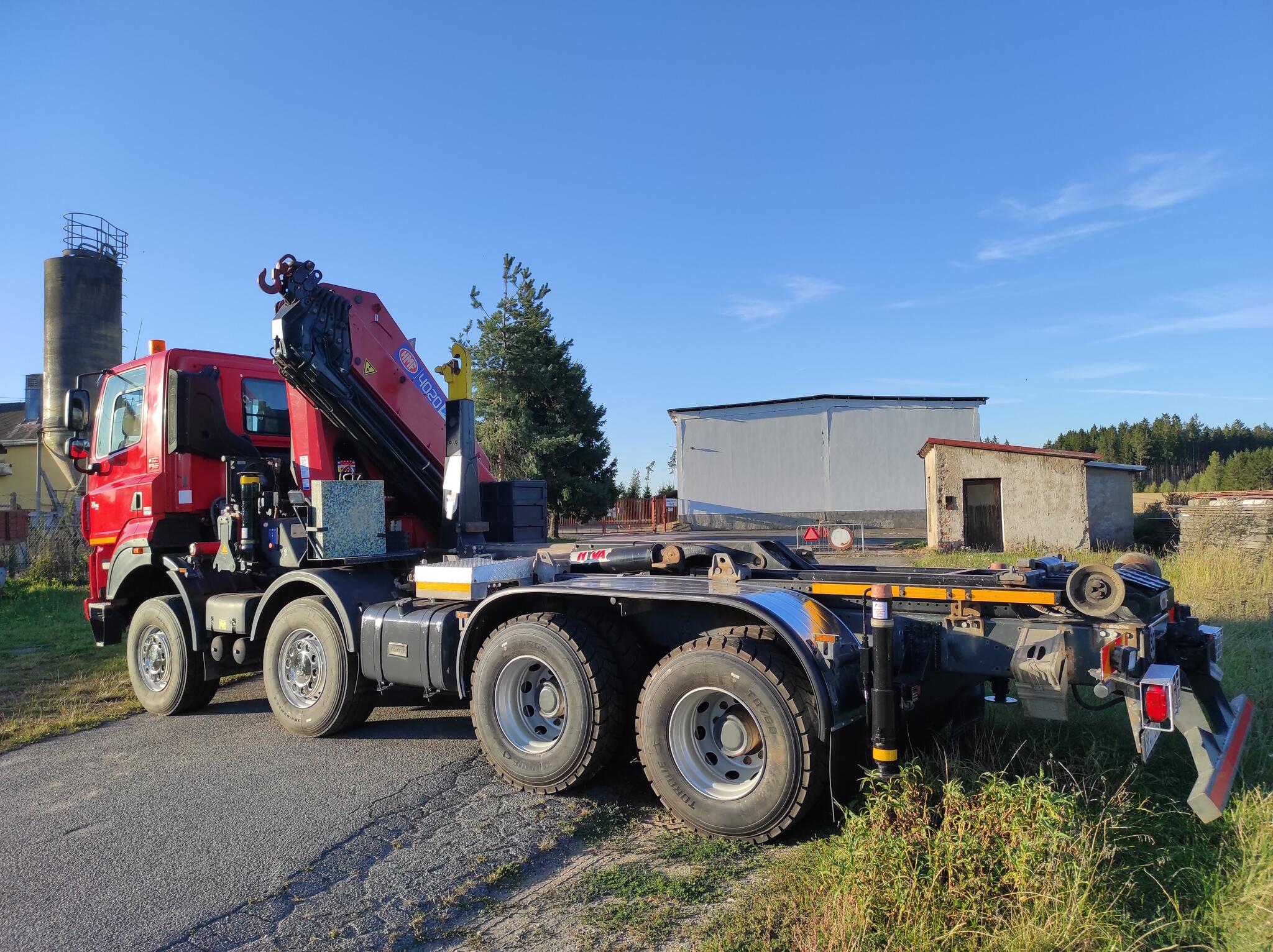 TATRA Phoenix 8x6 - nosič kontejnerů + SILNÁ hydraulická ruka ...