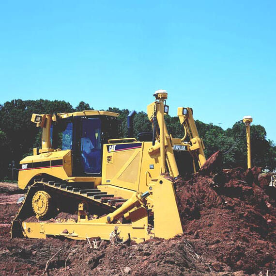 Dozer Caterpillar D8T - první stavební stroj s technologií ACERT ...