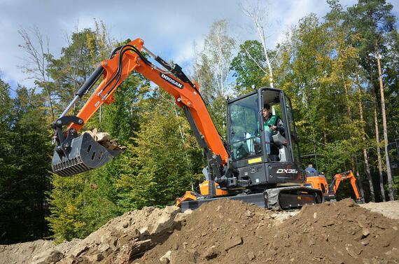 Doosan DX35z: Recenze / Recenze / Články / bagry.cz - vše o stavebních ...