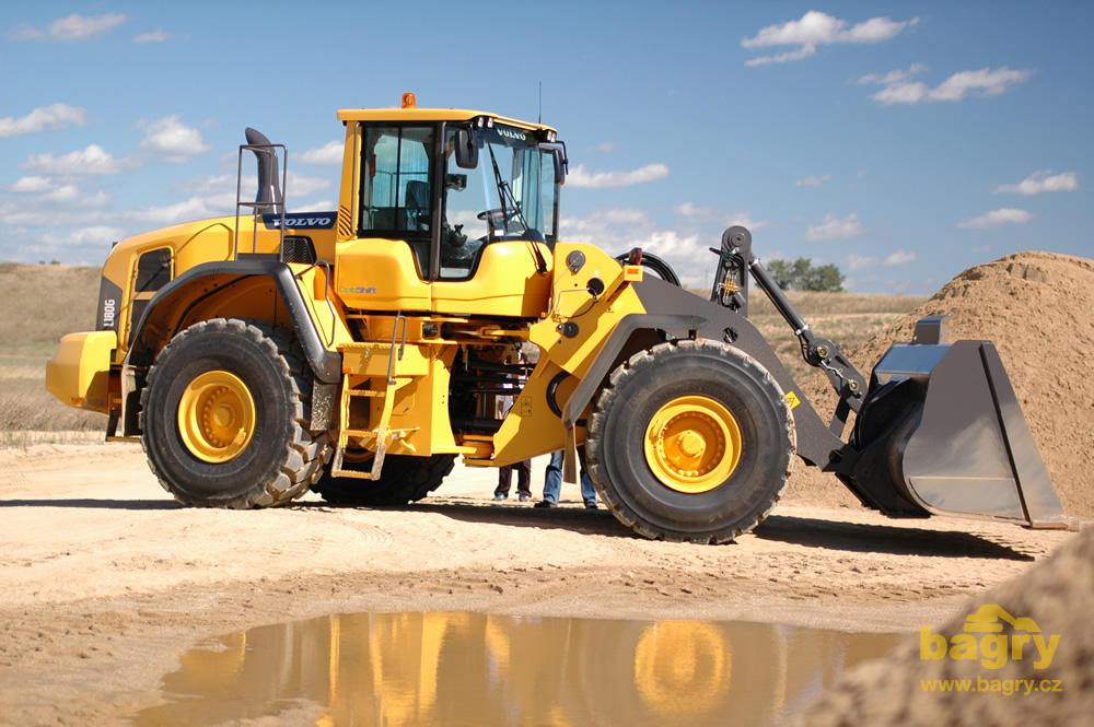 Kolový nakladač Volvo L180G přidal na výkonu i na výbavě / Recenze ...