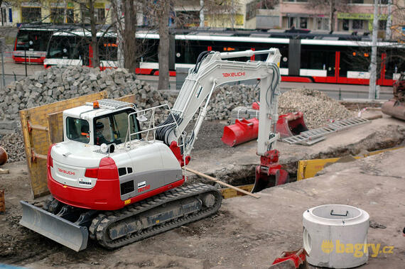 Takeuchi TB2150: Recenze / Recenze / Články / bagry.cz - vše o ...